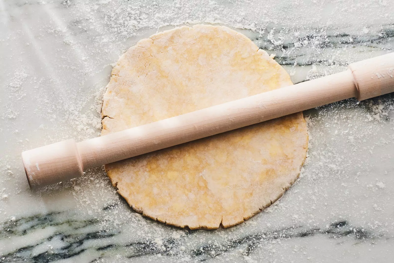 රුපයේ අඩංගු විය හැක Food Bread Pancake Tortilla Dough Tool සහ Hammer