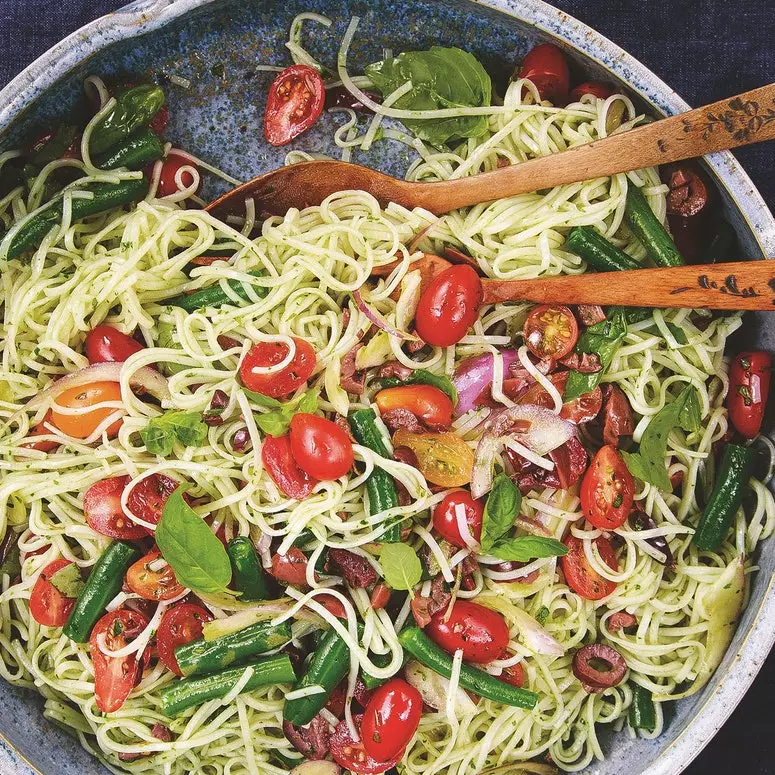 Imazhi mund të përmbajë produkte ushqimore me makarona me spageti dhe vermiçeli