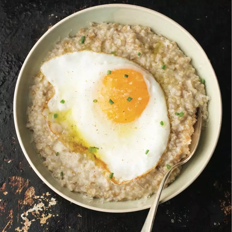 تصوير ۾ ٿي سگھي ٿو کاڌو Egg Breakfast and Oatmeal