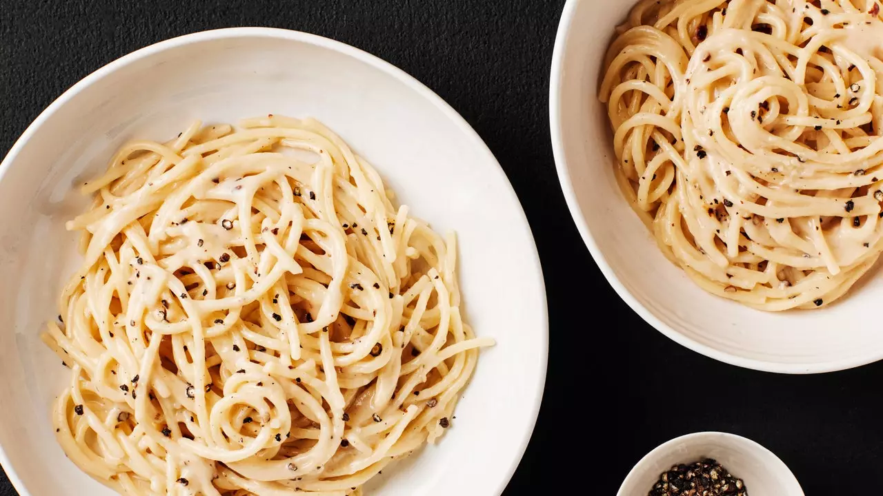 Tonnarelli اور Cacio e Pepe