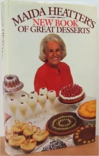 Слика може да садржи: човек, особа, храна, десерт, торта, рођенданска торта, посластичарница и слаткиши