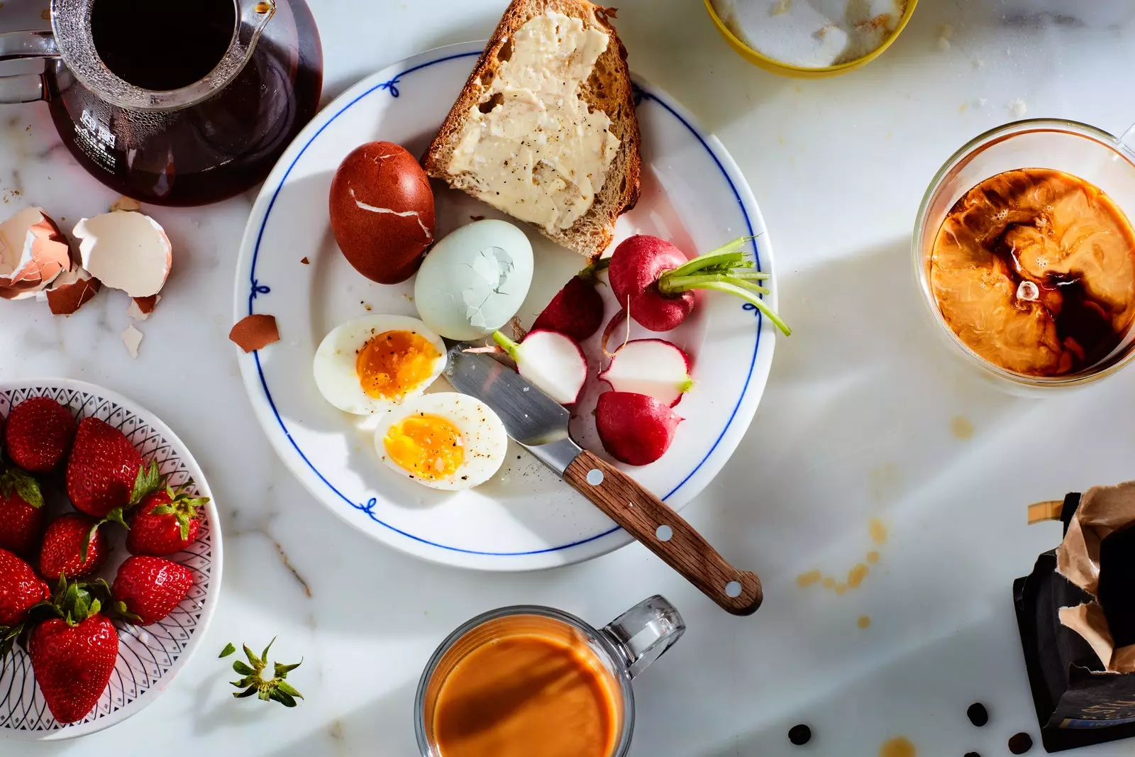 Kuva saattaa sisältää Food Egg Meal -ruokalajin ja kasvit