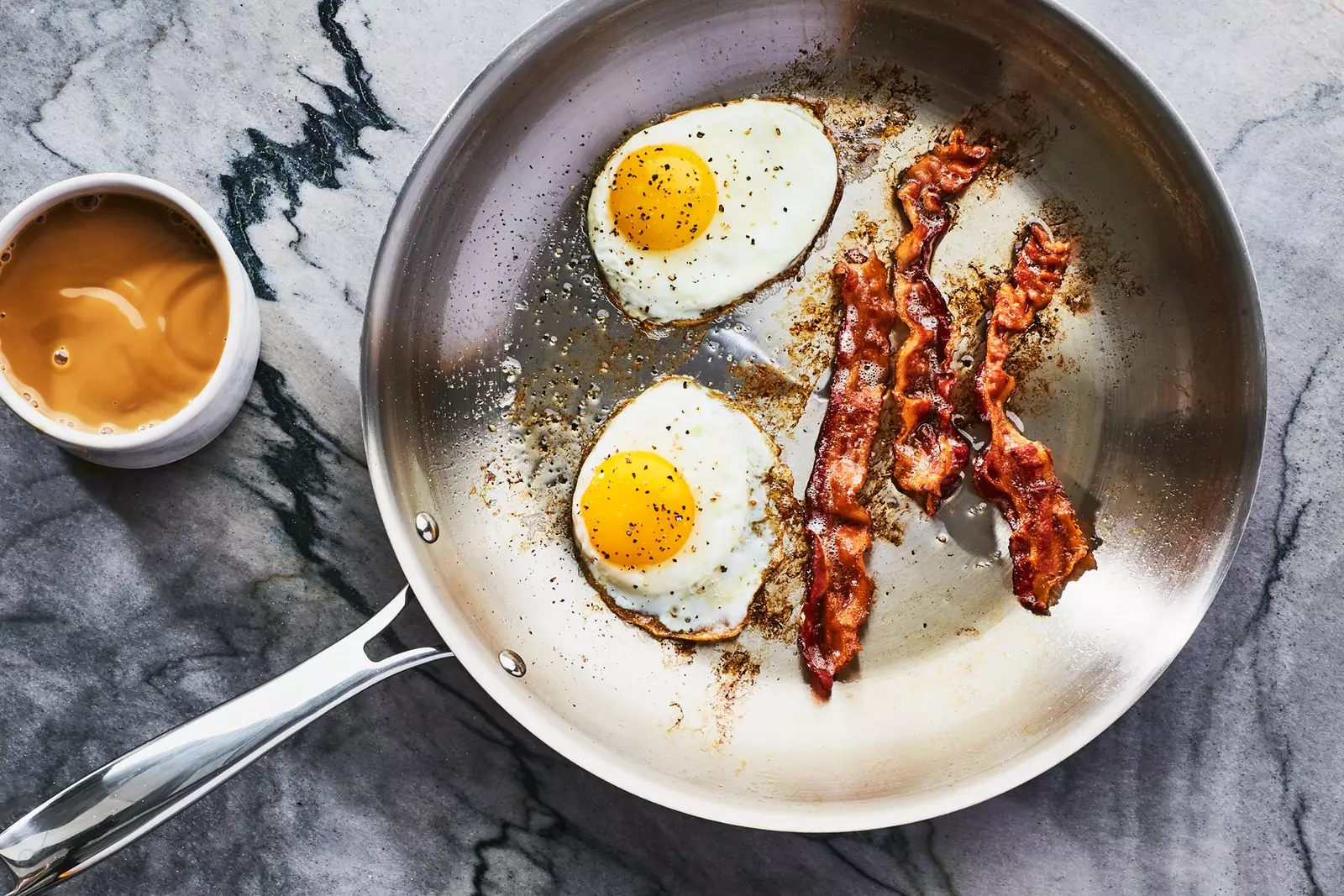 L'immagine può contenere uova di cibo e colazione