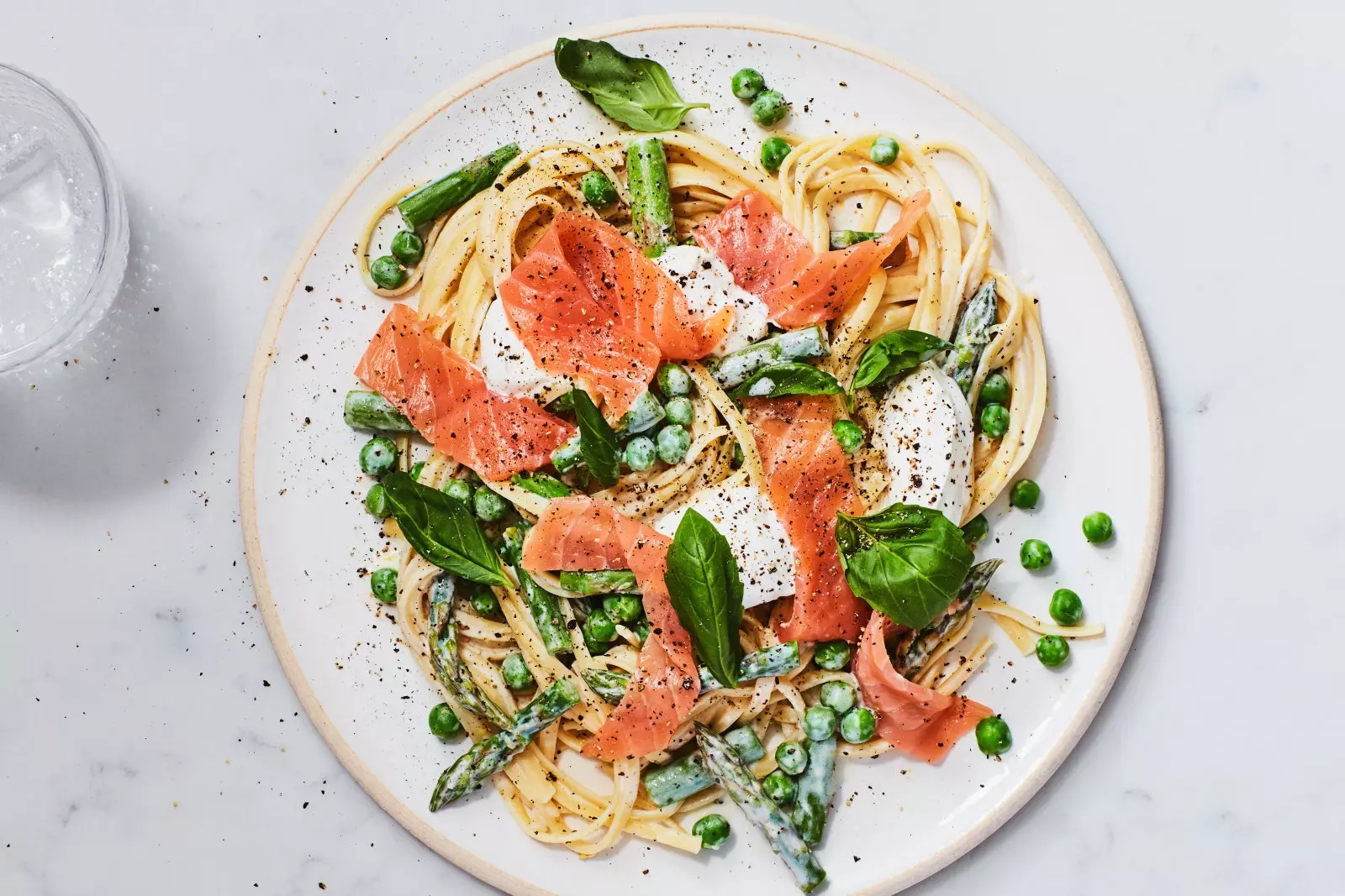 Pasta opwarmen in een magnetron