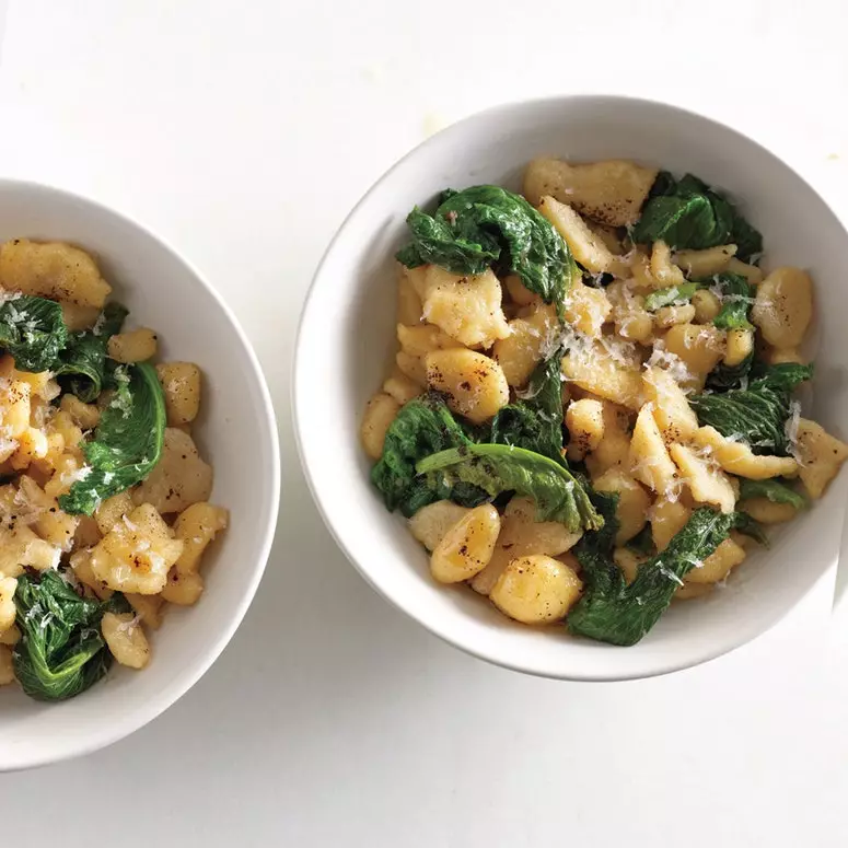 Bilden kan innehålla vegetabilisk maträtt grönsaksblomkål och broccoli