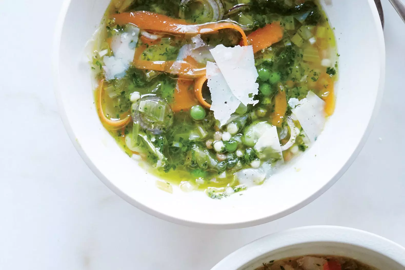 L'image peut contenir un bol un bol de nourriture un repas végétal un bol de légumes et de soupe