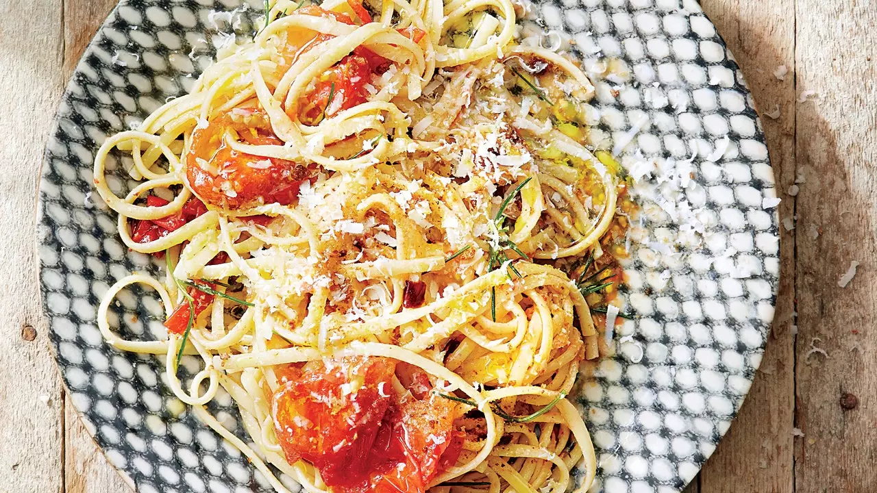 Linguini med bursttomater og chiles