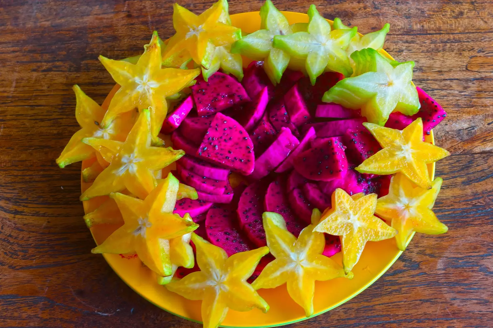 L'immagine può contenere Piatto Cibo Pasto Simbolo Stella Simbolo Dolciumi e dolci