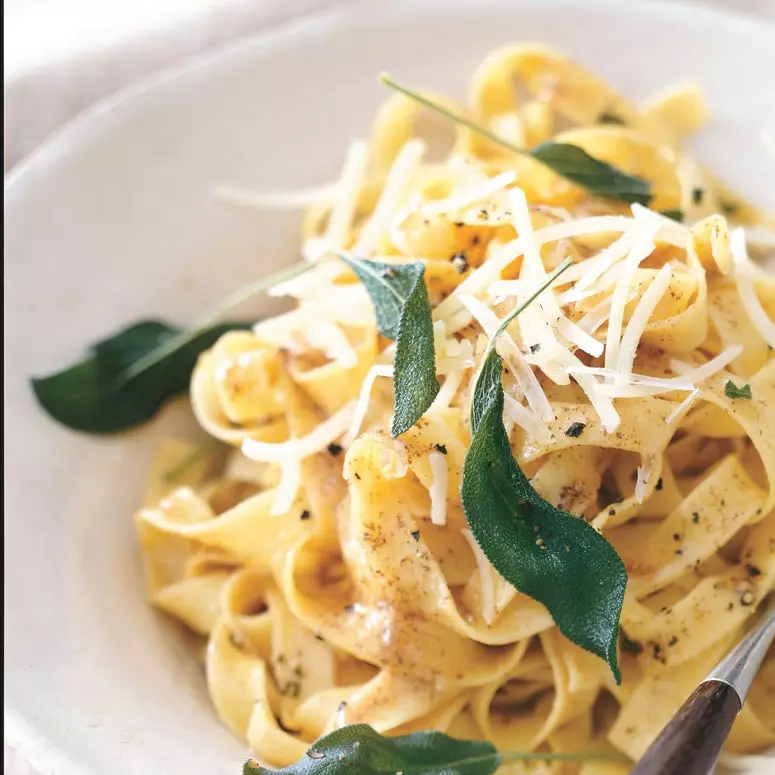 Bilden kan innehålla Food Pasta Spaghetti och Nudlar