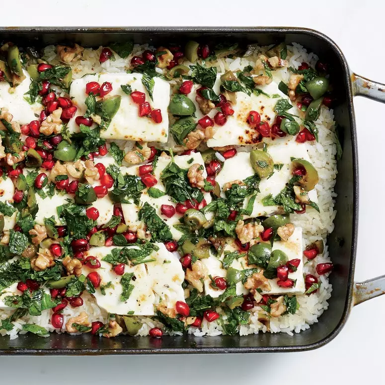 I-Baked Minty Rice kunye ne-Feta kunye ne-Pomegranate