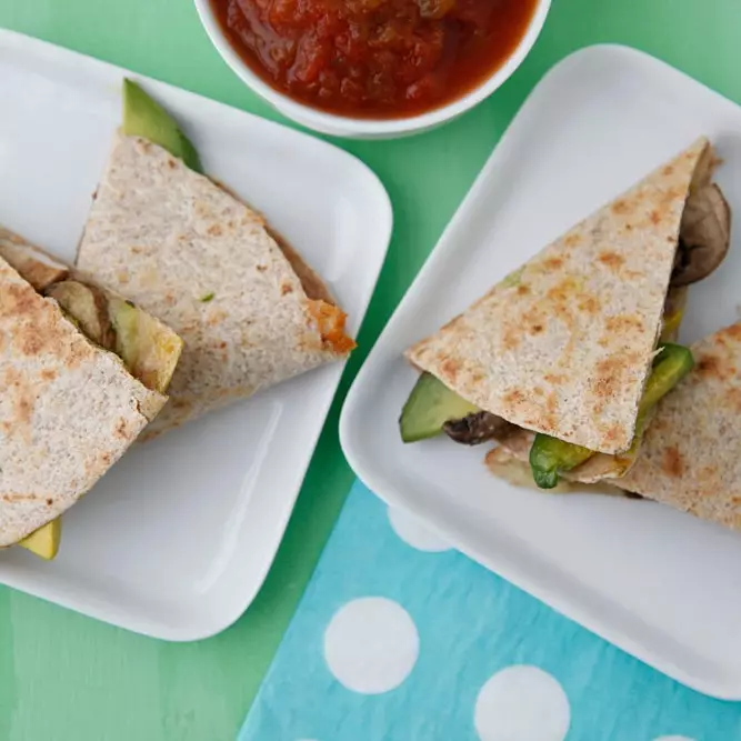 A imagem pode conter Sanduíche Comida Pão Pita Panqueca e Tortilla