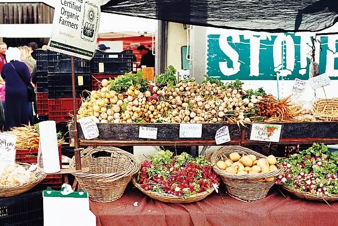 Stánok s občerstvením na farmárskom trhu