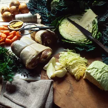 Ôfbylding kin befetsje Plant Food Vegetable Cabbage Produce Pottery Jar Vase en Head Cabbage