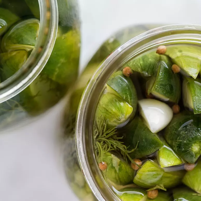 Hvordan lage pickles agurk pickles i en krukke fotografi