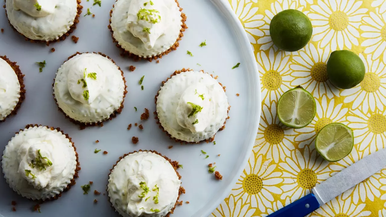 Sådan laver du mini, frosne, no-Bake Key Lime tærter