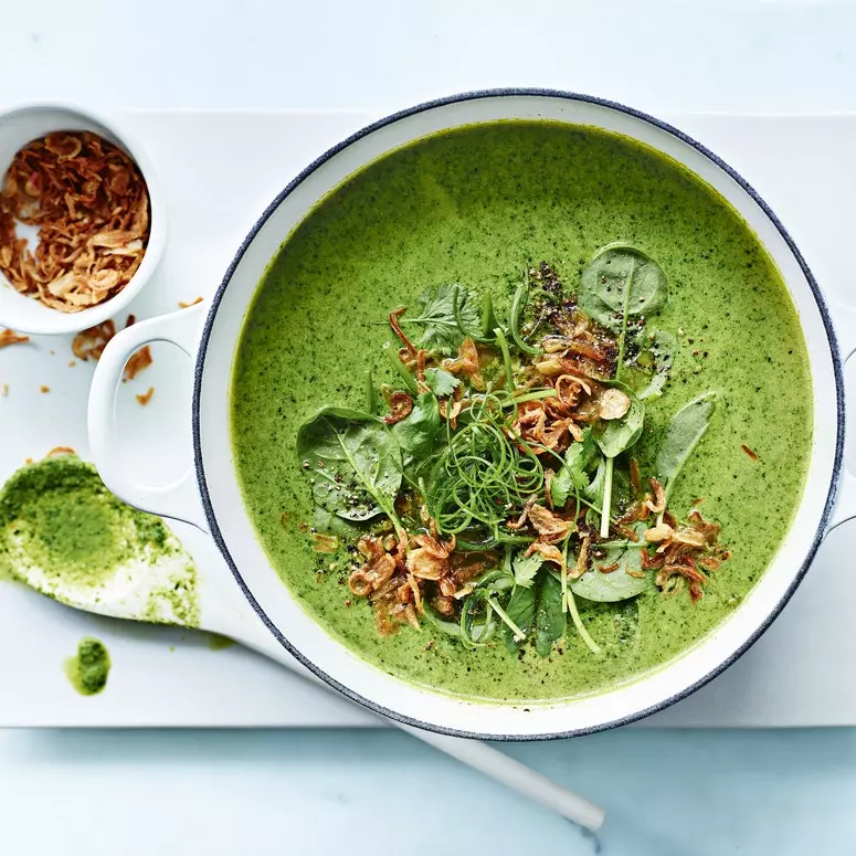 Een van ons beste maklike veganistiese resepte Thai broccoli klapper sop.