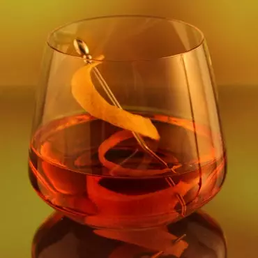 Kujutis võib sisaldada lambiklaasi jook jook alkohol vein vein veiniklaas ja liköör