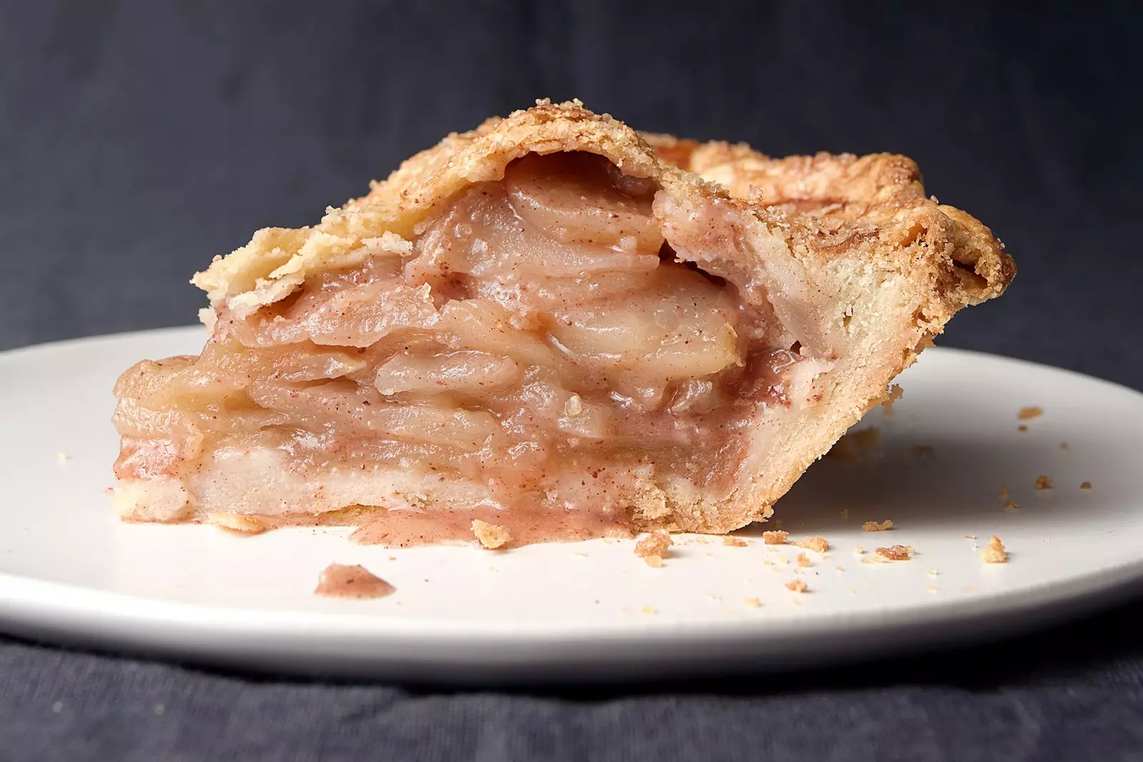 Nuotraukoje gali būti maisto desertinio pyrago pyrago ir obuolių pyrago