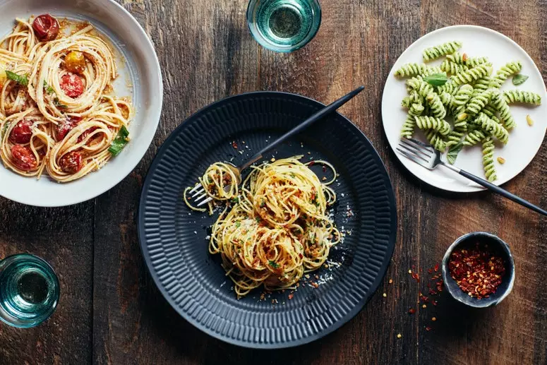 A imaxe pode conter: Spaghetti, Comida, Pasta, Decoración doméstica, Comida e Prato