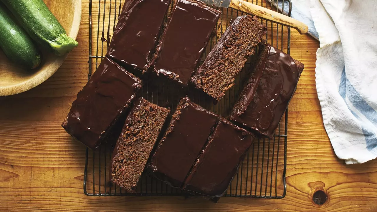 Чоколадна павлака торта тиквички со чоколадна глазура