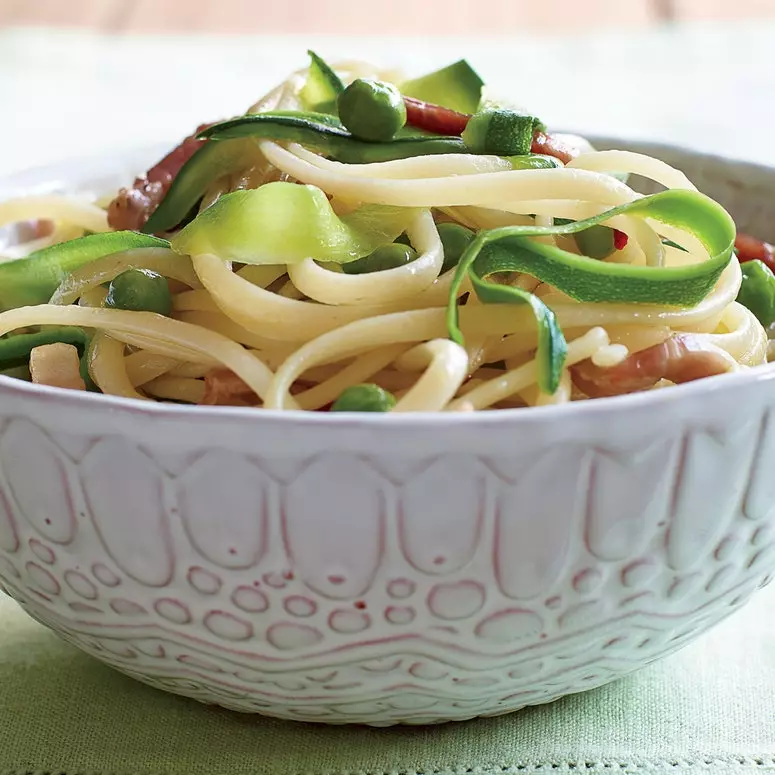 Gambar iki bisa uga ngemot Pasta Panganan Spaghetti lan Mie