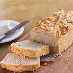Mynd gæti innihaldið Food Bread Bread Loaf og French Loaf