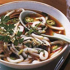 Bild kann Schüssel Essen Teller Mahlzeit Pflanze Suppenschüssel Vase Töpferglas und Suppe enthalten