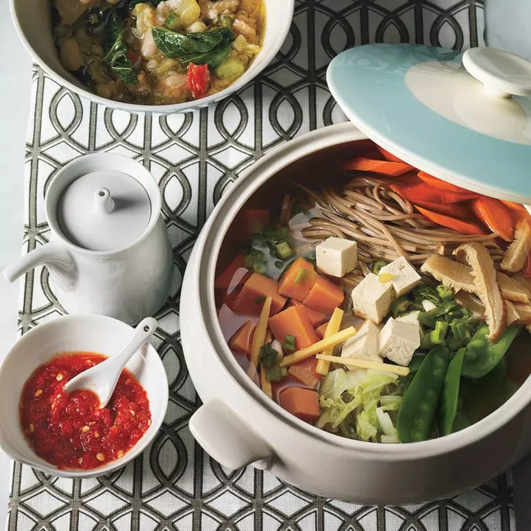 تصوير ۾ ٿي سگھي ٿو Bowl Food Dish Meal Soup Bowl Plant Stew and Soup