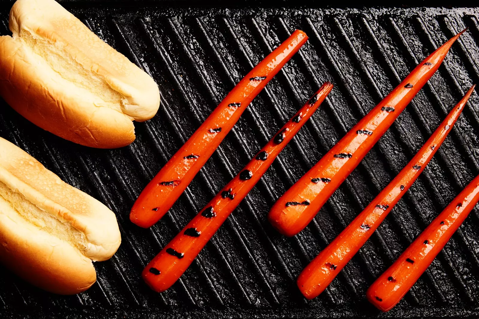 රුපයේ අඩංගු විය හැක Food Hot Dog සහ පාන්