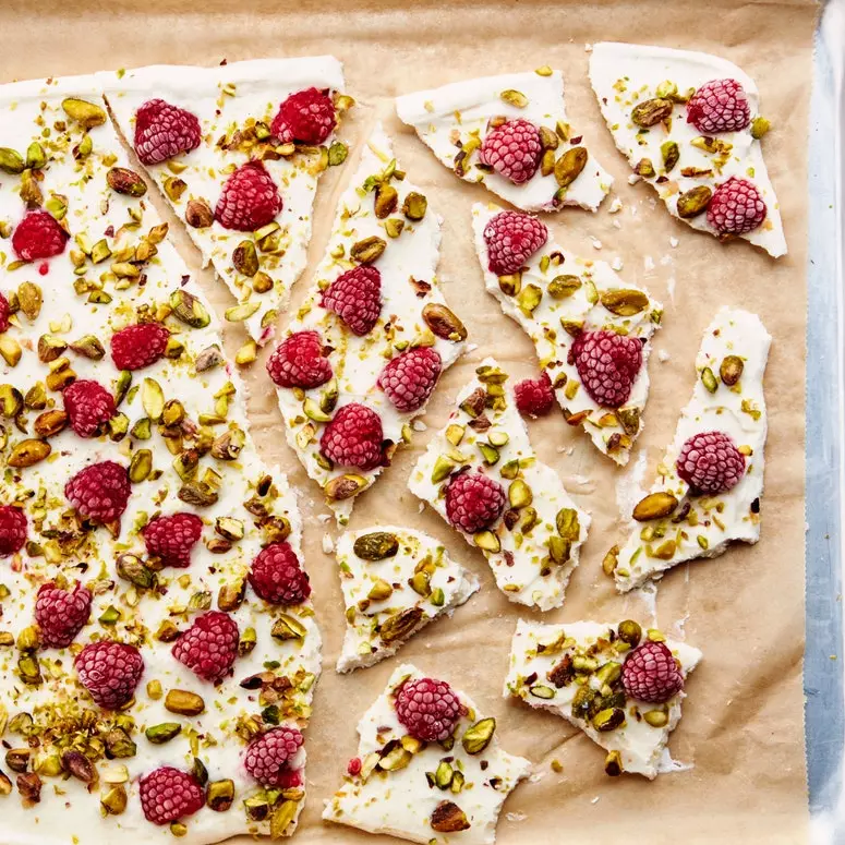 Afbeelding kan het eten gerecht maaltijd dessert en cake bevatten