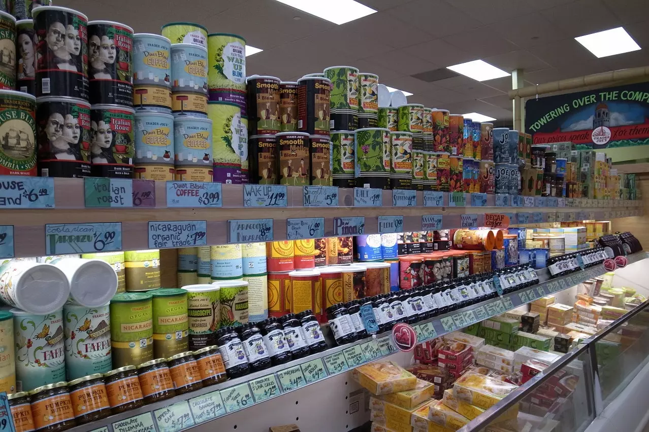 სურათი შეიძლება შეიცავდეს Shelf Grocery Store Shop Supermarket Market Jim Parsons Food and Tin