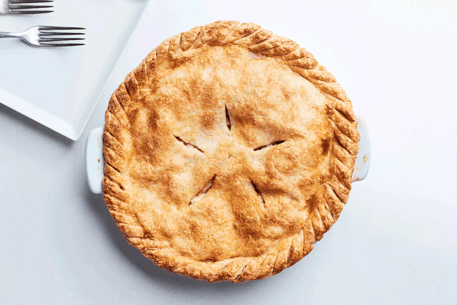 La imatge pot contenir aliments, pa, coberts, forquilla, pastís, pastís de postres i pastís de poma