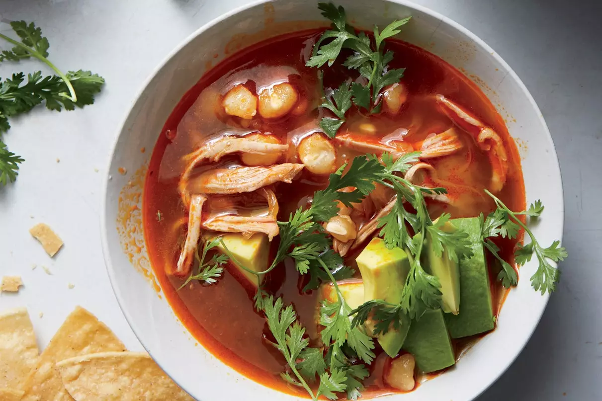 Bilden kan innehålla Bowl Dish Food Meal Plant och Soup Bowl