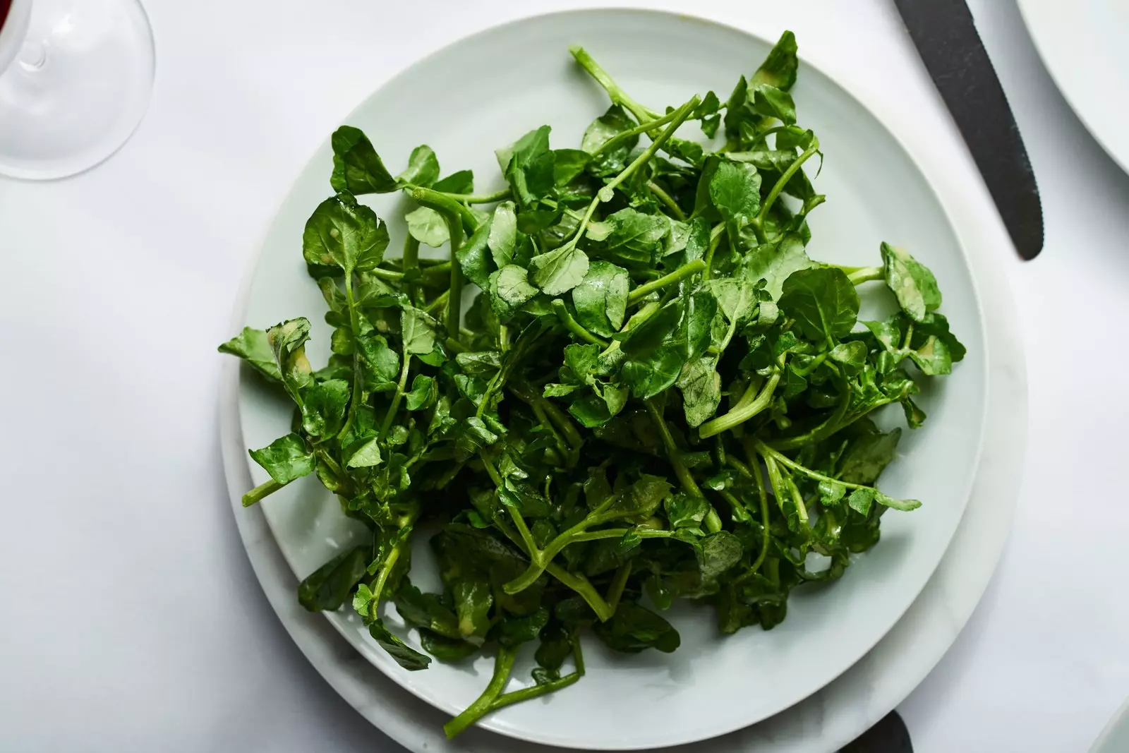 画像には、植物性食品の野菜とルッコラが含まれている可能性があります