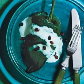 圖片中可能有 Cream Food Dessert Creme Cutlery Fork Confectionery Sweets Snowman Winter Snow 和 Outdoors