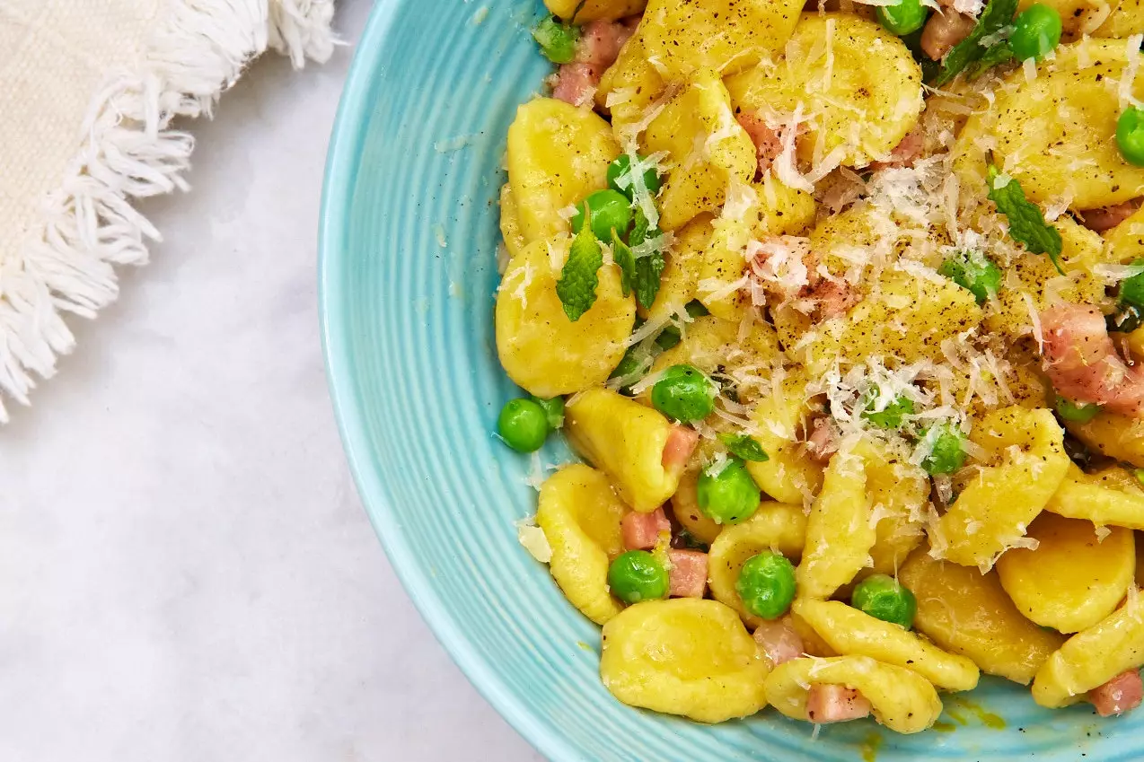 Mynd gæti innihaldið Food Dish Meal Plant og Pasta