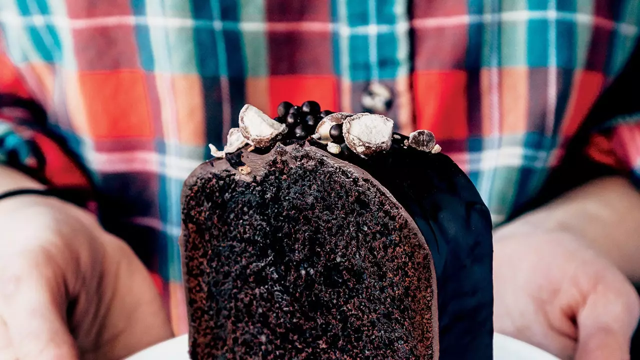 کیک شکلاتی مالت دار