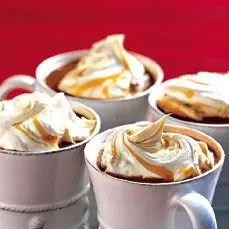 Trong hình ảnh có thể có Kem Creme Thức ăn tráng miệng Đồ uống nóng Cốc sô cô la Sô cô la Đồ uống giải khát Tách cà phê và kem đánh