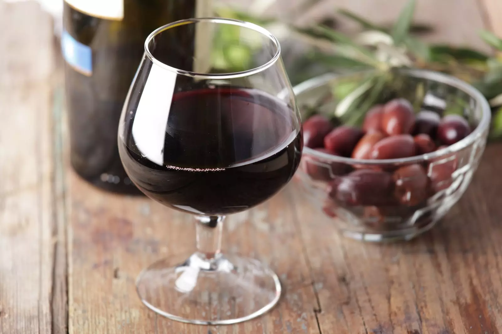 A imaxe pode conter Bebida Viño Alcohol Bebida Botella de viño de viño tinto e Copa de viño