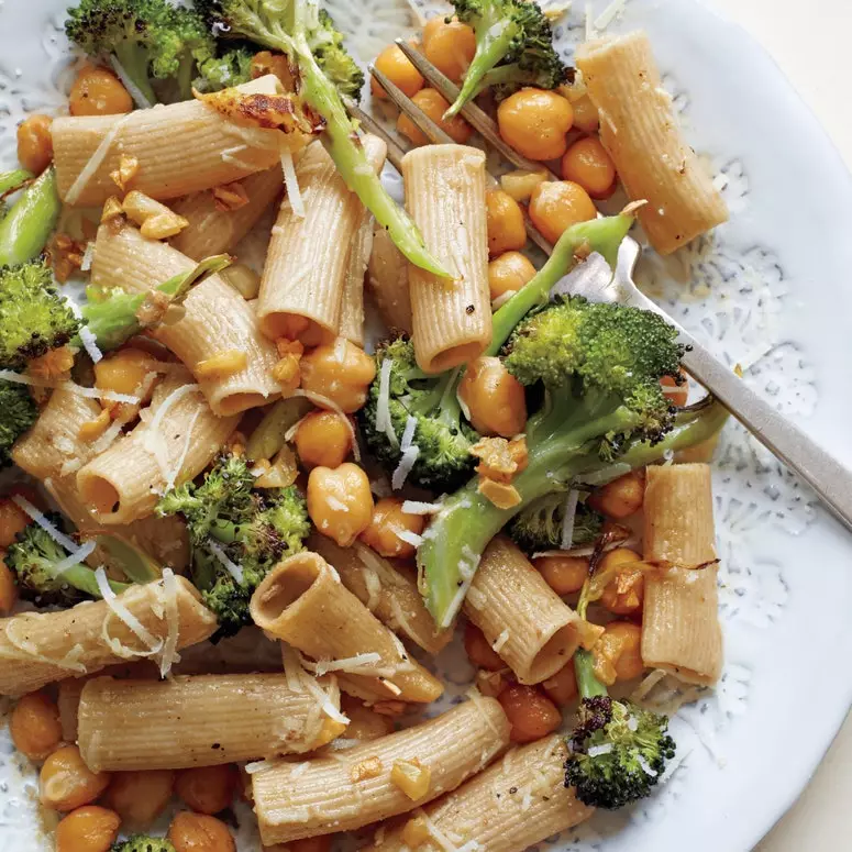 Prent bevat dalk: plant, groente, broccoli, kos, gereg, maaltyd en pasta