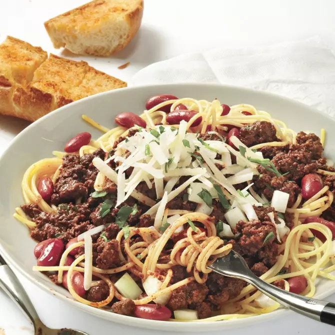 Bildet kan inneholde matbrød spaghetti pasta nudler og plante