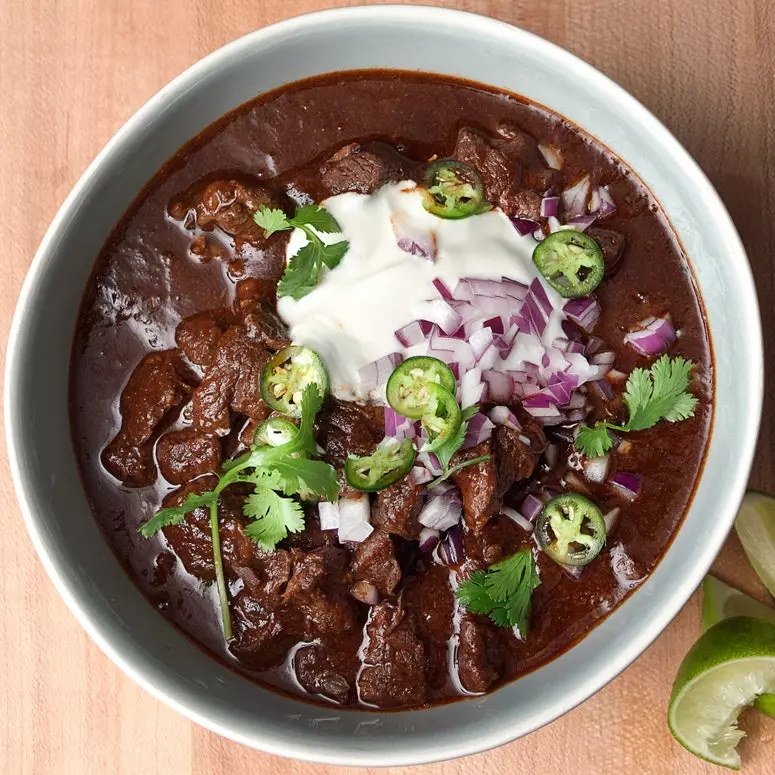 Na obrázku môže byť Dish Food Meal Bowl Curry a Soup Bowl