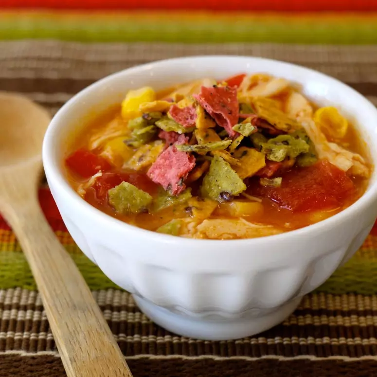 Mynd gæti innihaldið Bowl Food Dish Meal Curry and Soup Bowl