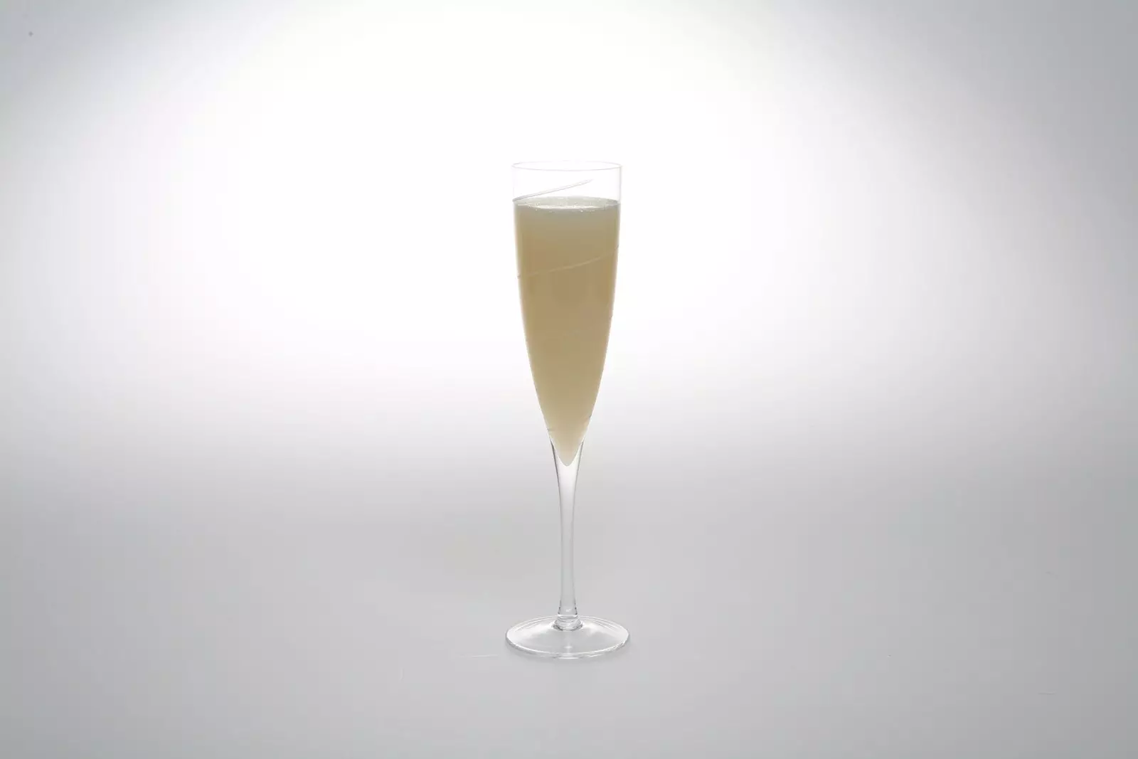 Bildet kan inneholde Glass Drikke Cocktail Alkohol Drikke Goblet Vinglass og vin