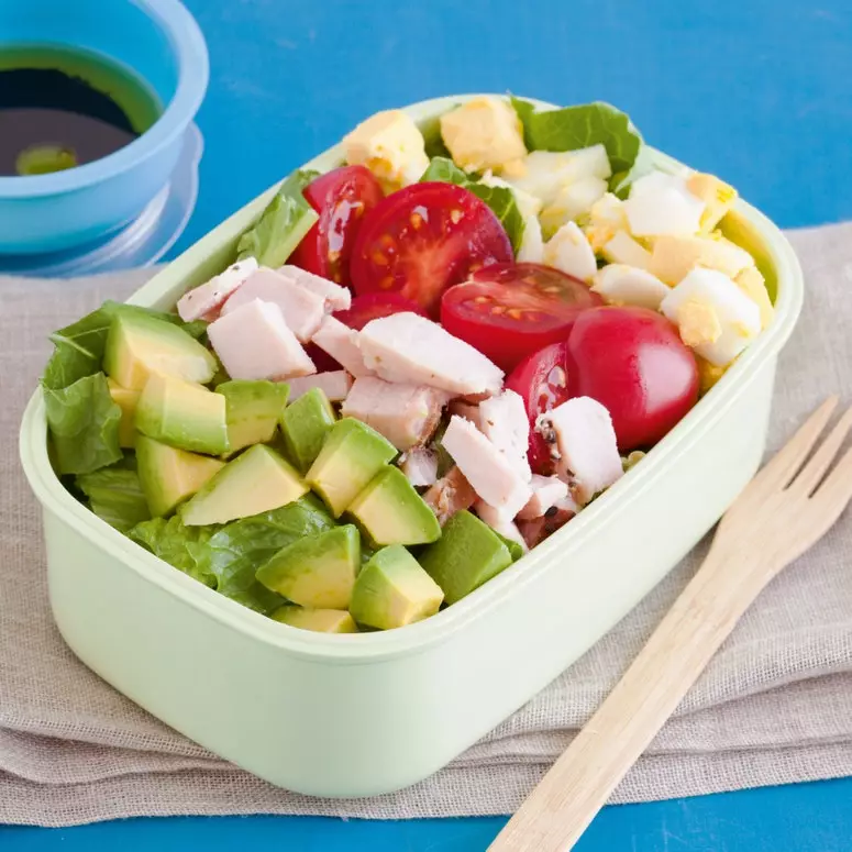 ပုံတွင် Food Salad Plant Lunch Meal နှင့် Bowl ပါဝင်နိုင်သည်။