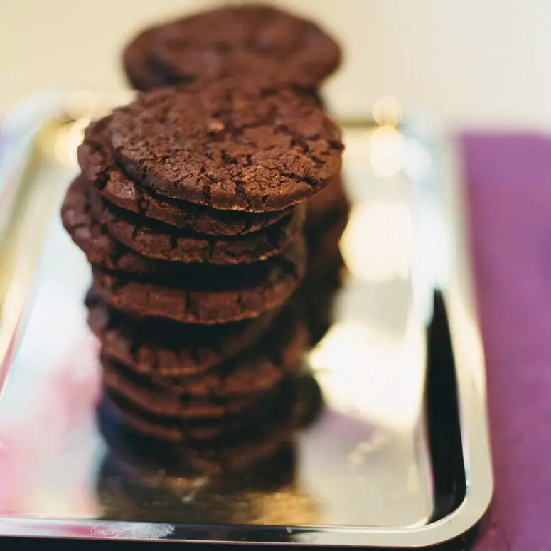 Bilden kan innehålla Mat Kaka Kex Konfekt Sötsaker Creme Cream Glass och efterrätt