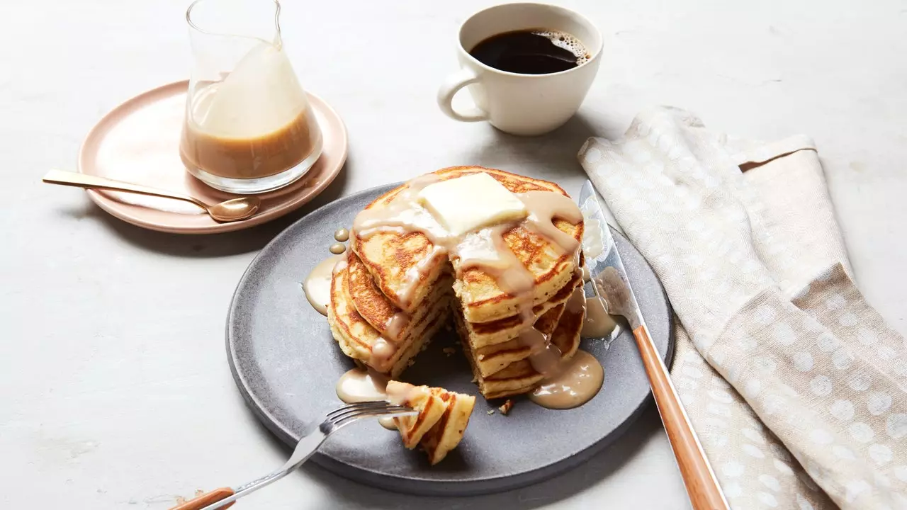 Sour-Cream Pancakes NeSour-Cream Maple Syrup