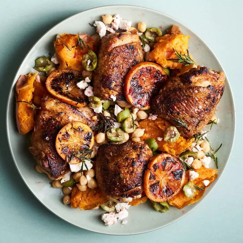 Bilden kan innehålla växtmat Maträtt Måltid Lunchfat Producera grönsaker och fläsk