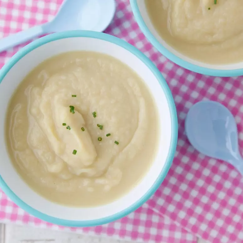 A képen a következők lehetnek: Bowl Food Custard Dish Meal és Soup Bowl