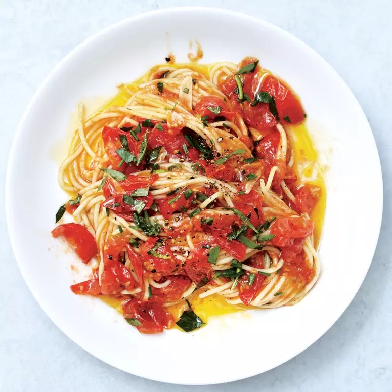 A imaxe pode conter Spaghetti Food Pasta Comida e Prato